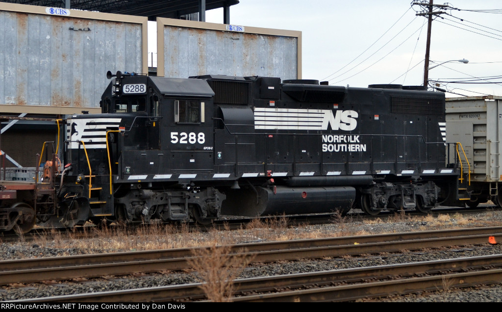 NS GP38-2 5288 on WS-2